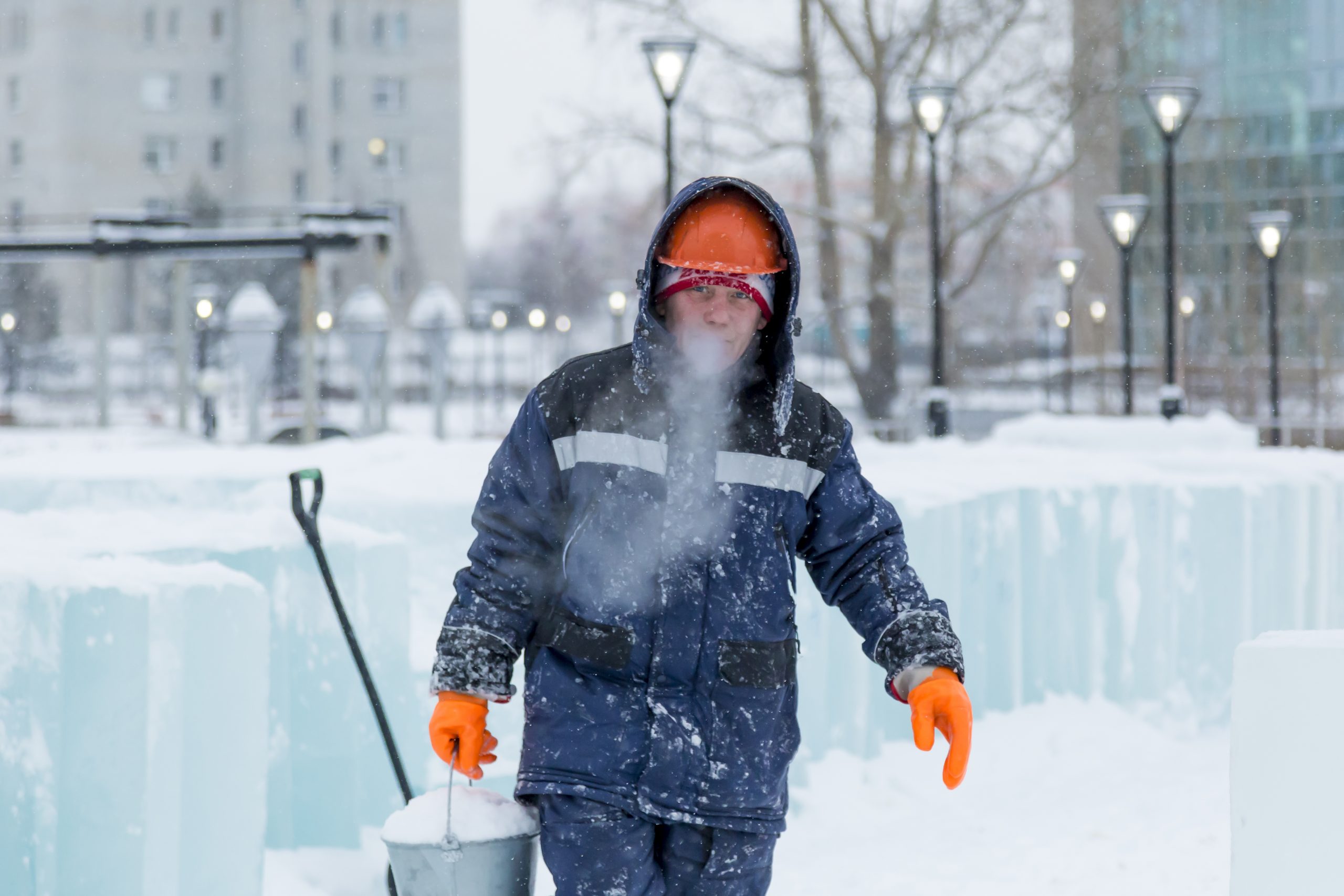 Cold weather equipment at work: how to best equip your company and ...