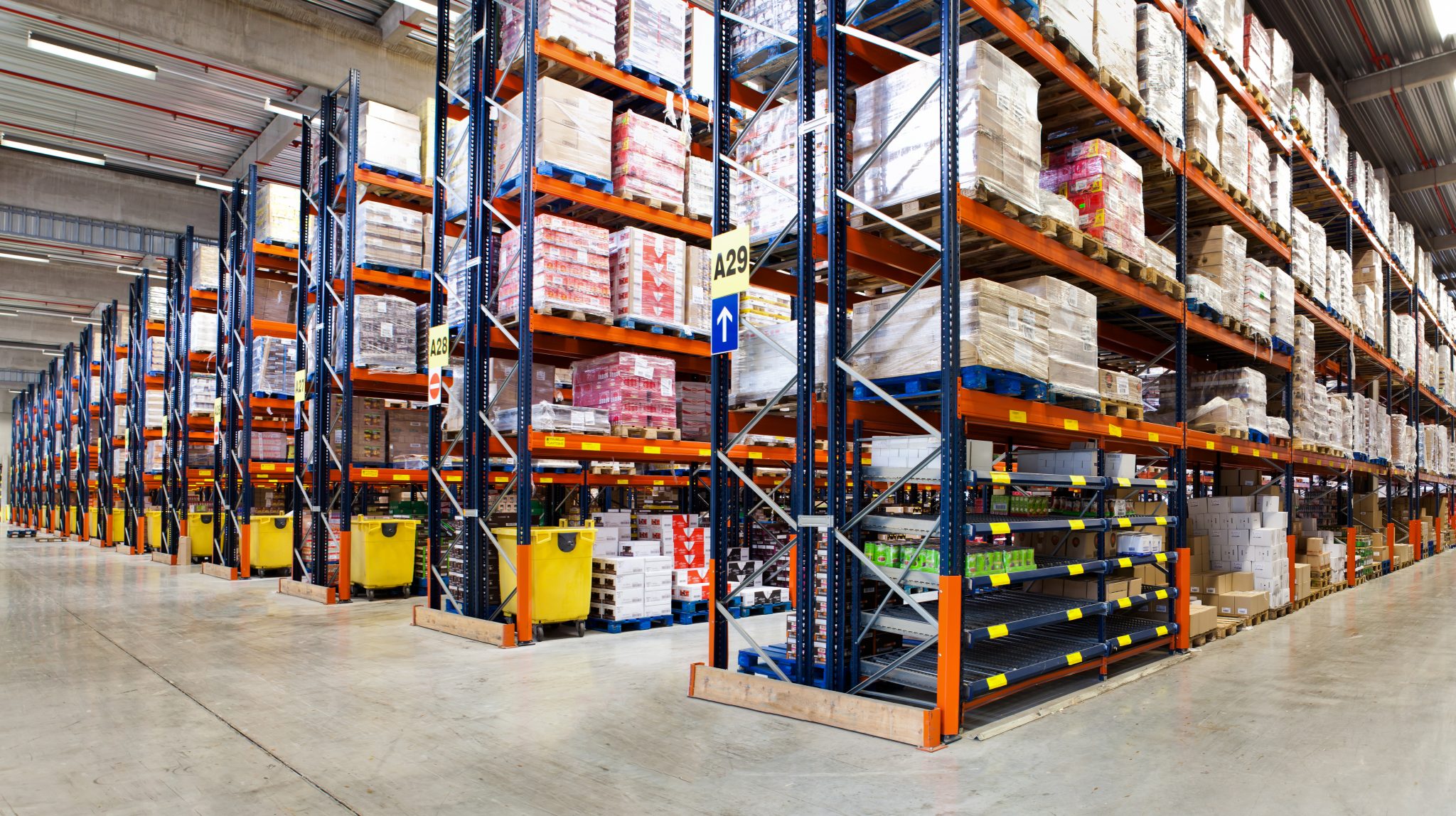 What is a logistics warehouse and how does it work? - Manutan UK Blog