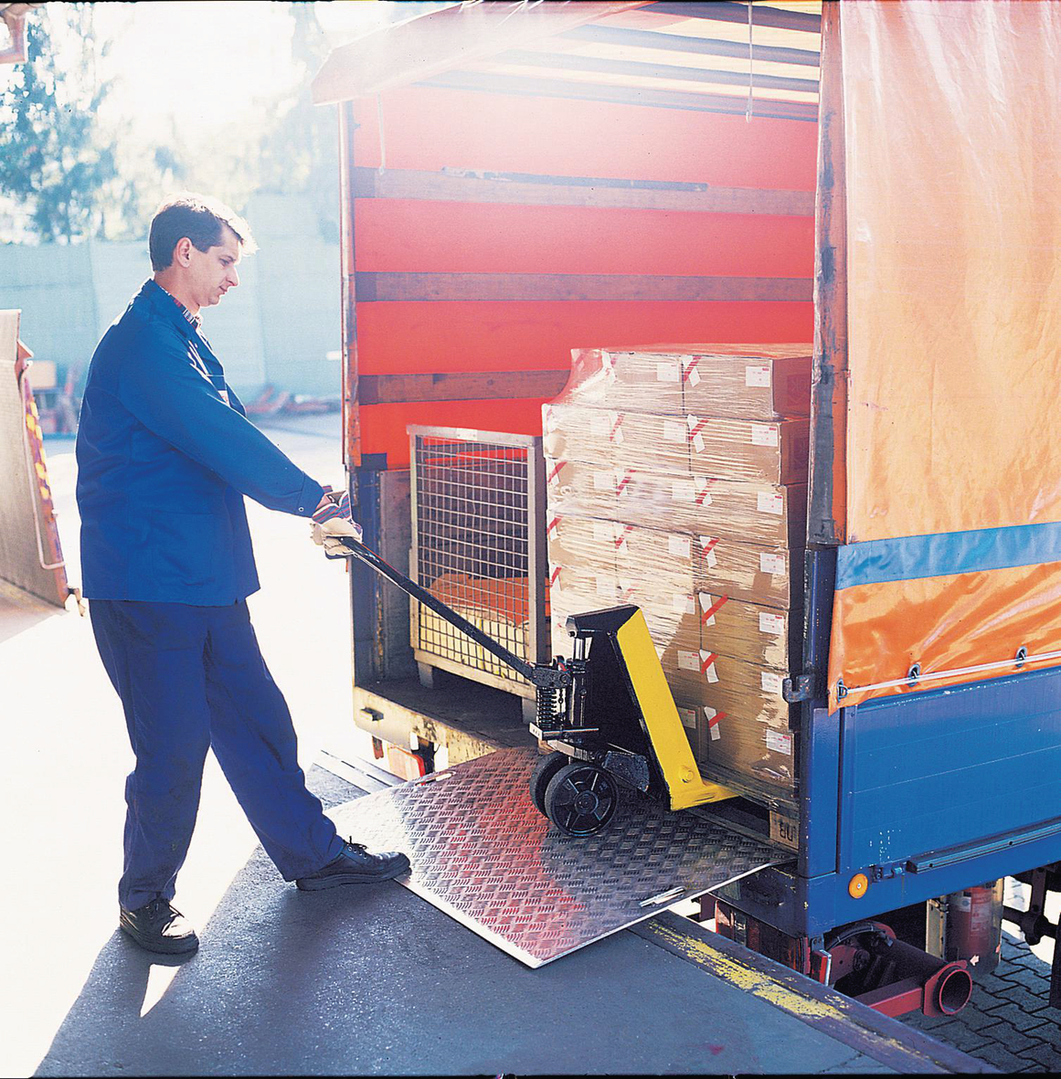 Loading ramp - AWB 508 - Load capacity 600 kg - Altec - Manutan.co.uk