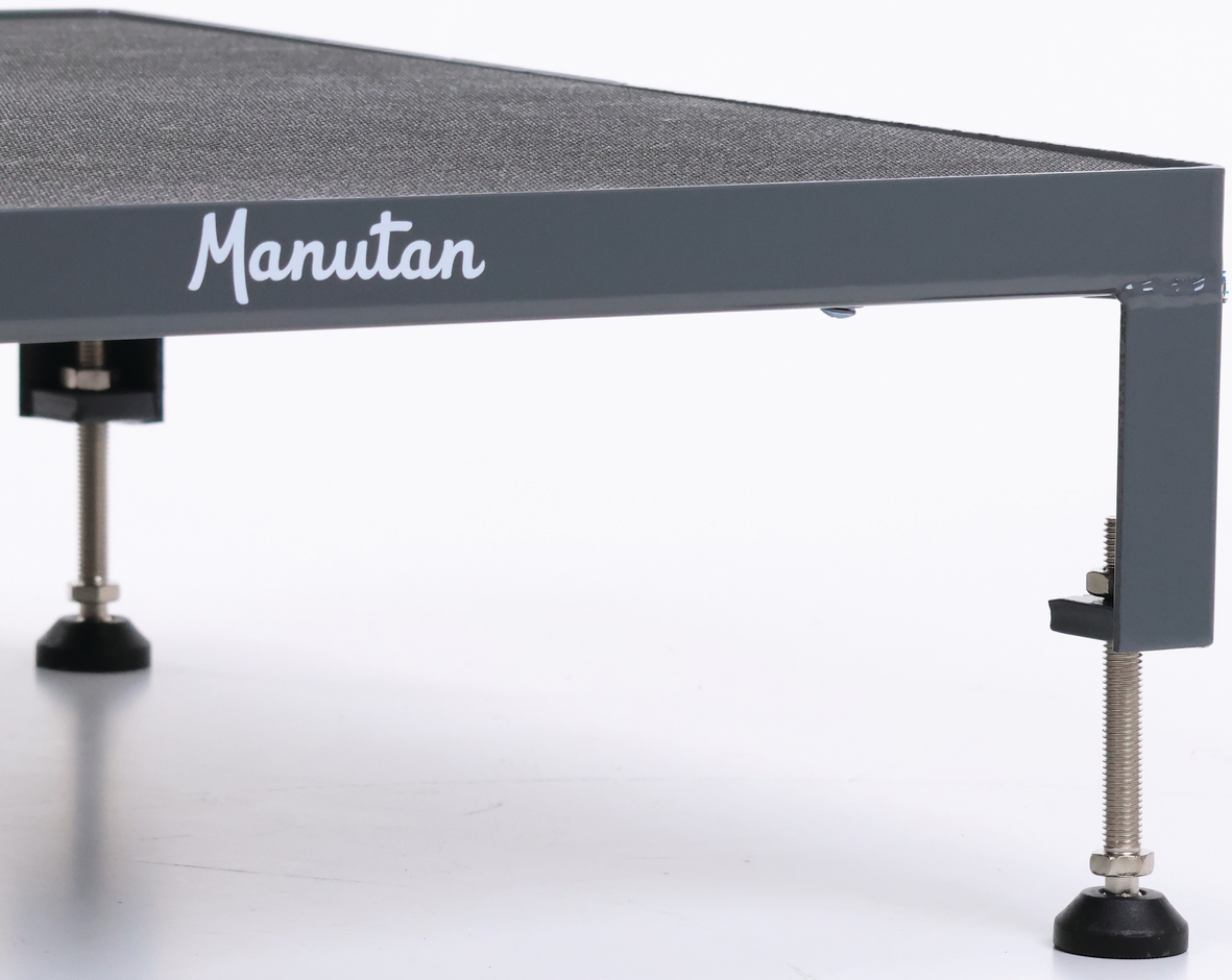 Stepstool with adjustable platform | Manutan UK