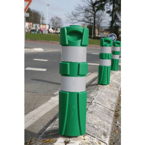 Sentinelle® self-righting marker posts - Manutan.co.uk