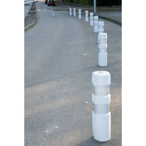 Sentinelle® self-righting marker posts - Manutan.co.uk