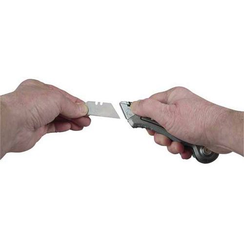Quickslide double blade knife - Manutan.co.uk