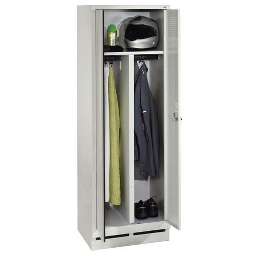 XL locker - 1 and 2 columns, width 600 mm - On base - CP - Manutan.co.uk