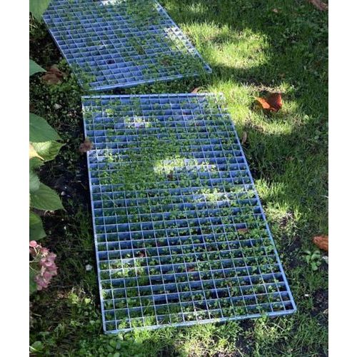 Multi-purpose steel honeycomb matting - Grids - Manutan.co.uk