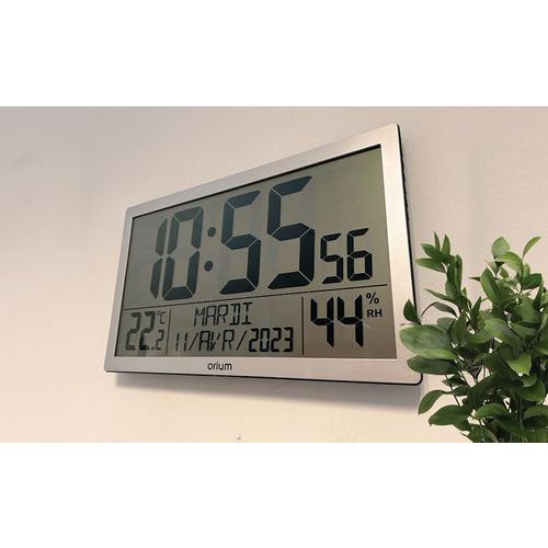 Giant RC digital calendar clock - Orium - Manutan.co.uk
