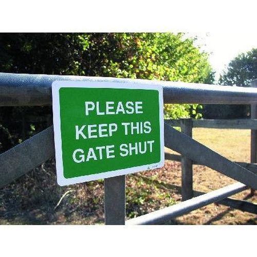 Please Keep This Gate Shut Sign | Signs and Display | Manutan UK