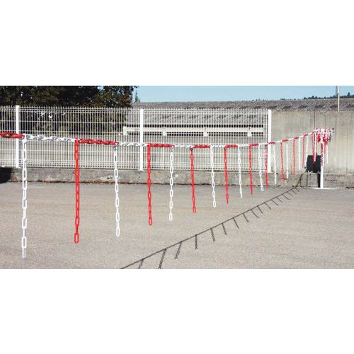 Chain barrier - Manutan.co.uk