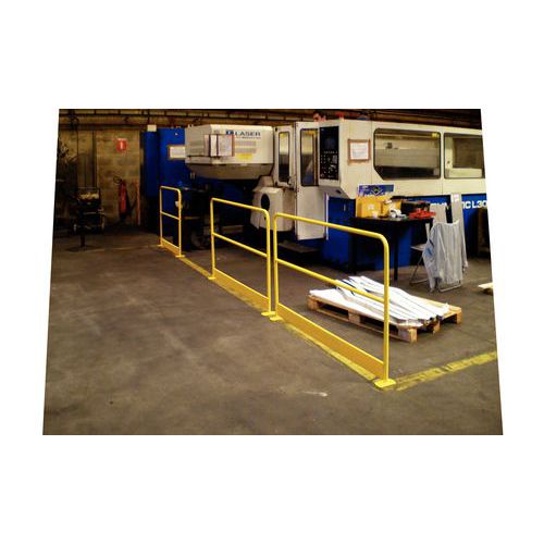 Safety barrier with plinth - Yellow RAL 1023 - Manutan.co.uk
