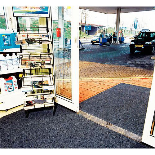 Heavy duty PVC spaghetti matting - Mat - Manutan.co.uk