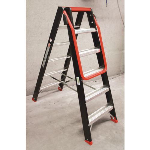 Taurus TDO two-sided stepladder - Manutan.co.uk