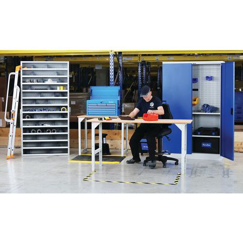 Professional aluminium step ladder with ramp - Manutan Expert - Manutan ...