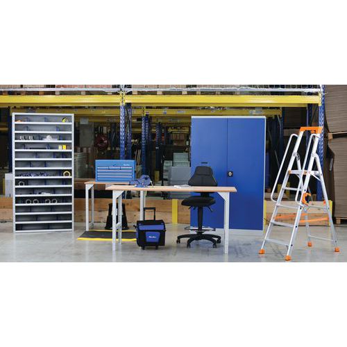 Professional aluminium step ladder with ramp - Manutan Expert - Manutan ...