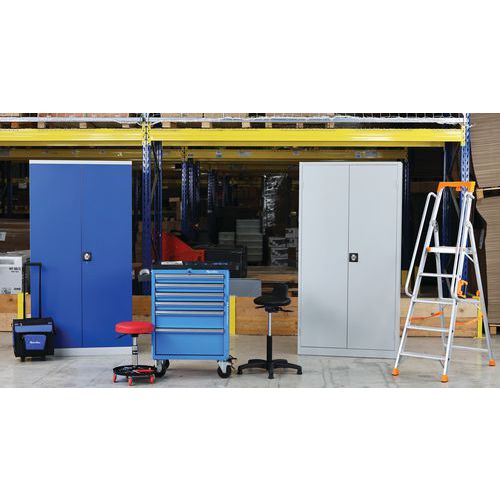 Professional aluminium step ladder with ramp - Manutan Expert - Manutan ...