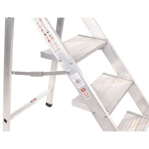 Stepstool with 2 to 4 steps | Manutan UK