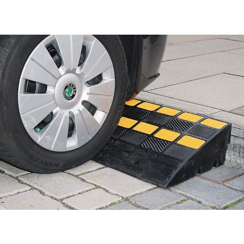 Yellow/Black Heavy Duty Kerb Ramp | Traffic & Pedestrian | Manutan UK
