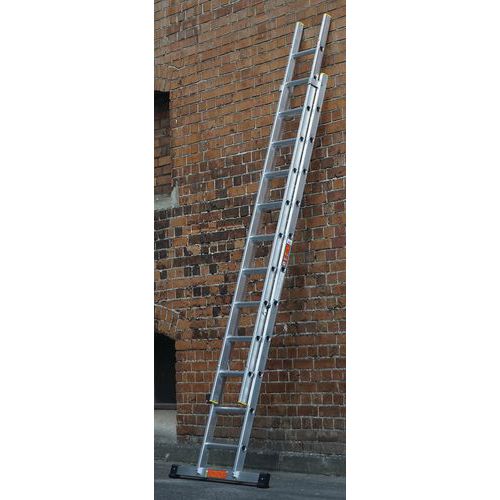 Professional Aluminium Ladders | Telescopic & Extending | Manutan UK