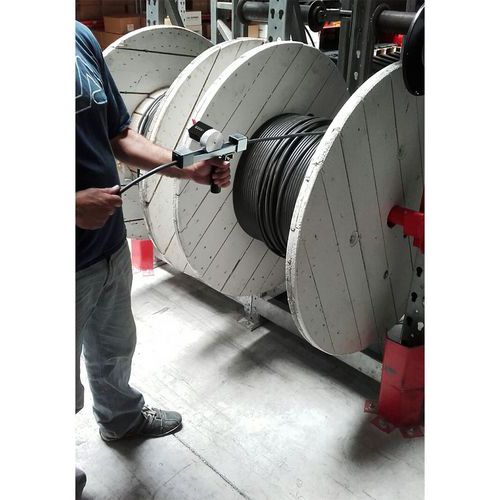Manual cable measuring device | Manutan UK